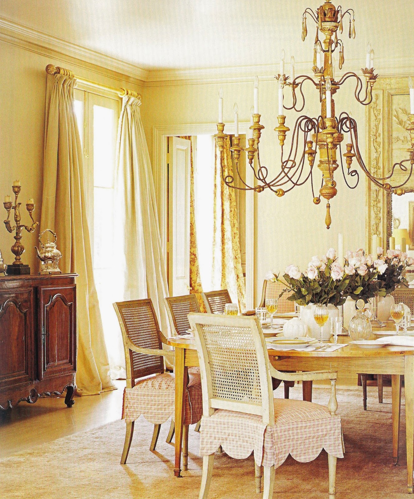 Eye For Design: Decorating With The Scallop Design