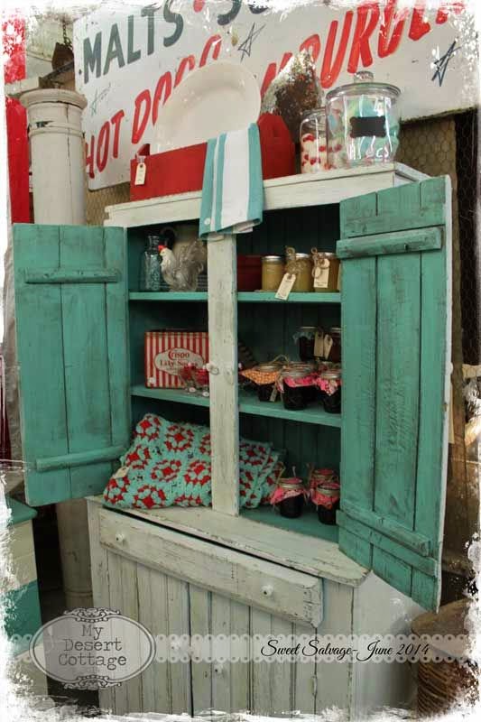 Vintage Show Off: I See The Same Booth Looks Everywhere