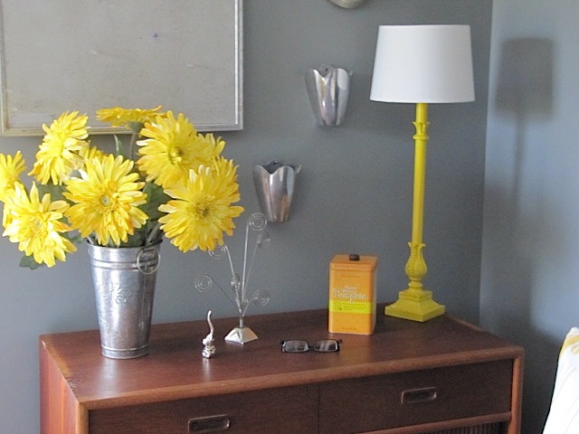 Sew Many Ways...: Courtney's Room..Spray Painting Ideas