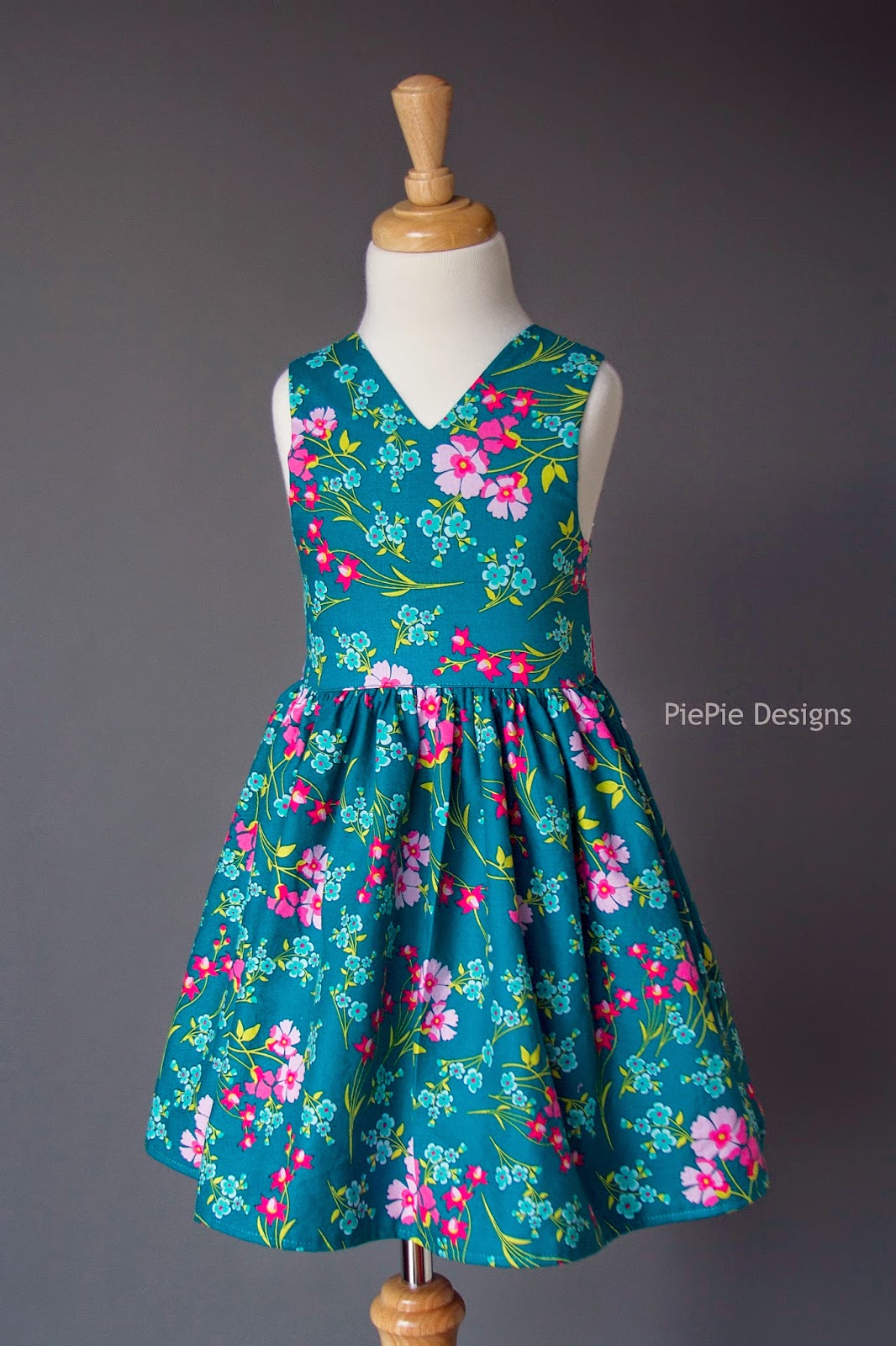 PiePie Designs: DIY Girl's Dress: The Saffron Twirl Dress