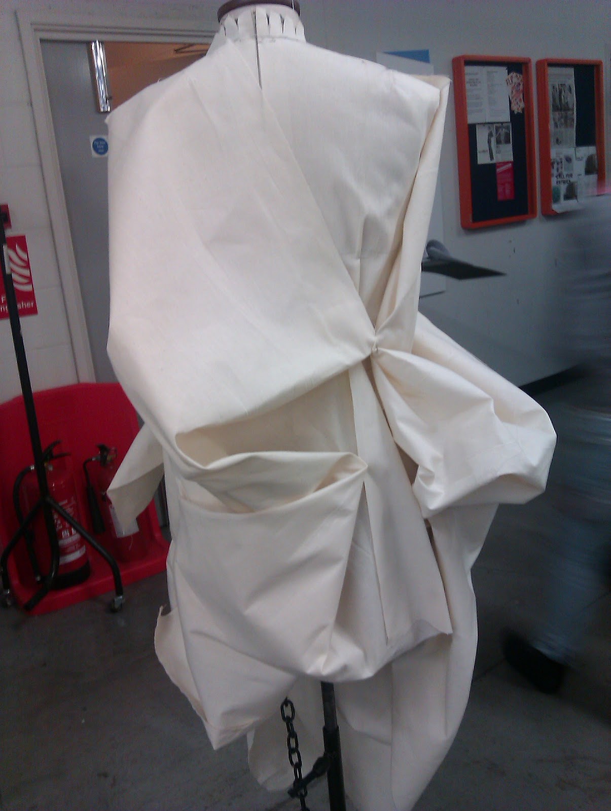 EXplore Creativity: WEEK 10 15/11/11 Creative Draping on the Stand