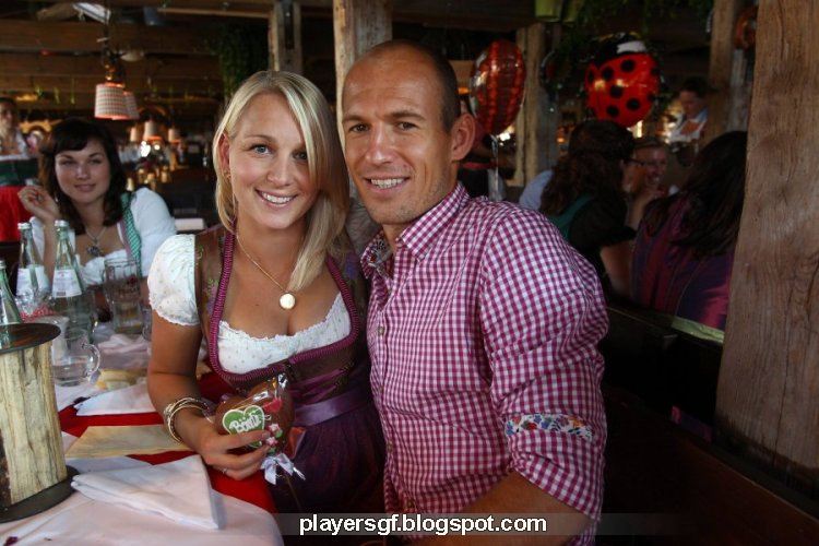 Arjen Robben and his wife Bernadien Eillert (Photo) - playersGF.com