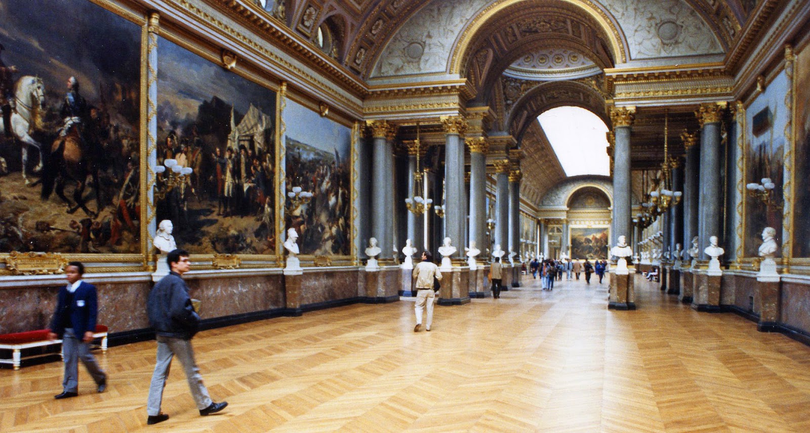 Around The World: Luwr (Louvre)