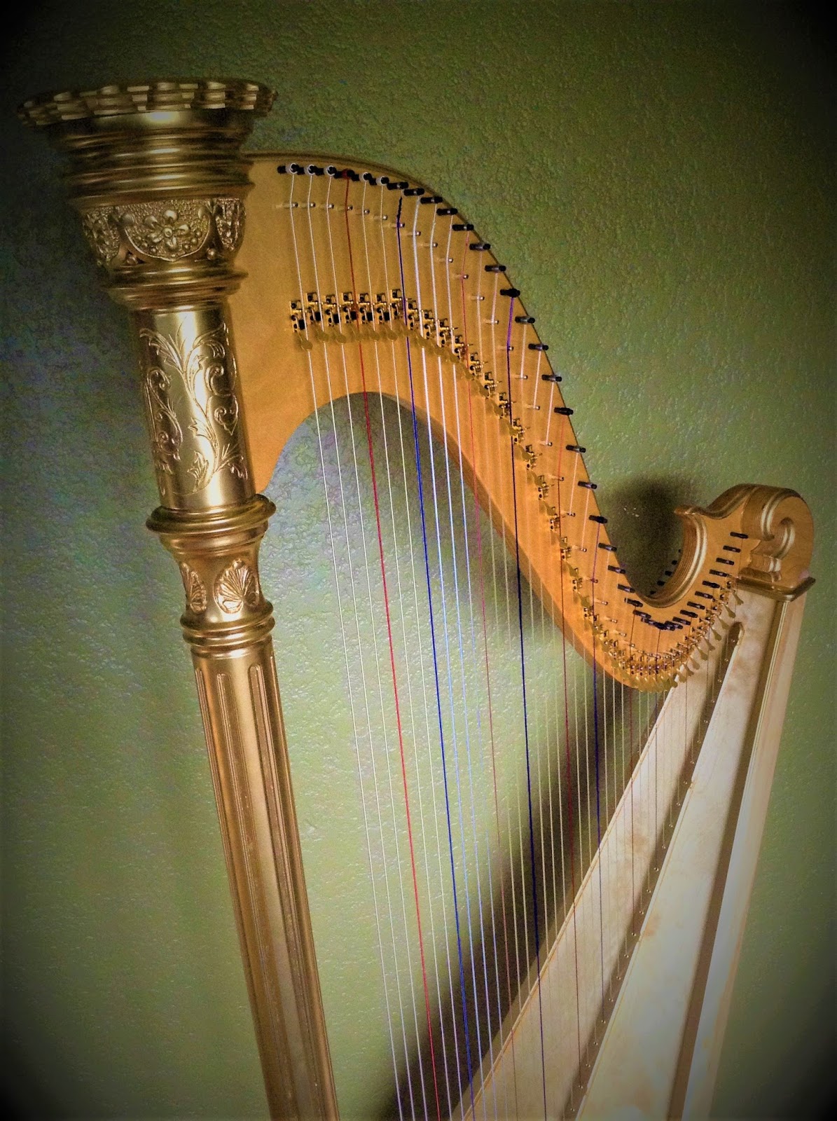 Center Stage Harps: The Grand Tiara Harp