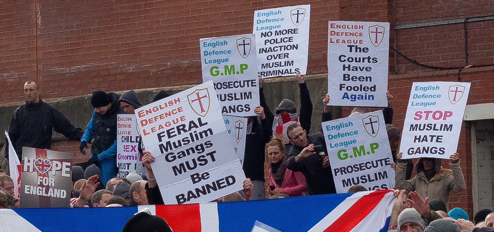 Tameside Citizen: BNP and EDL protests in Hyde