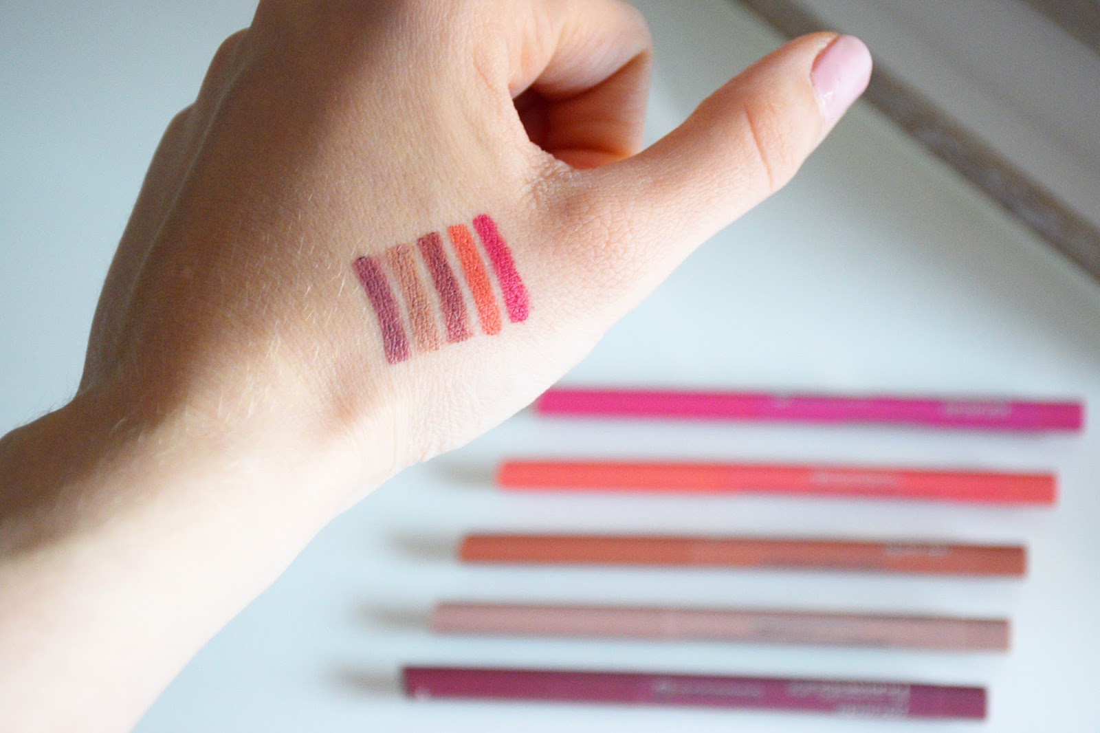 MERI M: LIP PICK : LIPLINERS