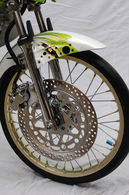 Modif Motor Drag Satria FU Hijau dan Putih - Oto Trendz