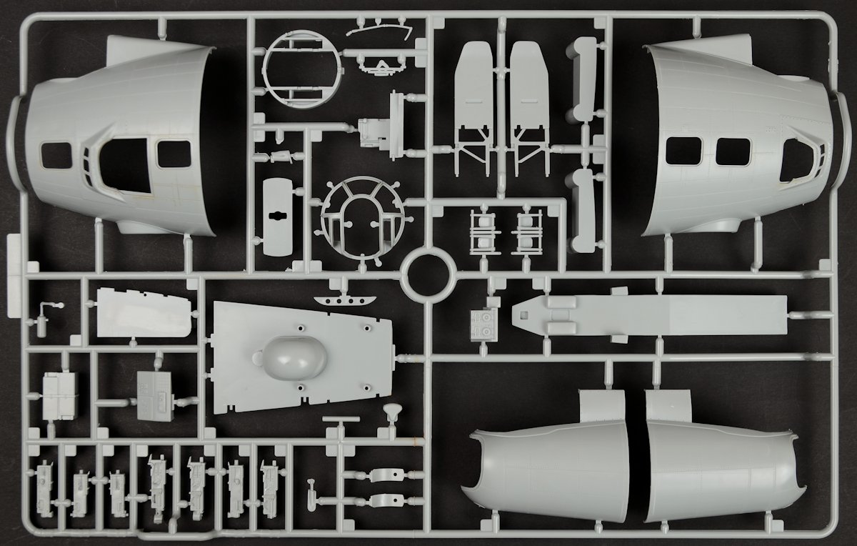 サムライモデルズ : 男前キット列伝！全長22メートルの戦爆B-17を・・・あのHKMが怒涛の1/ スケール！！キットで間もなくリリース！