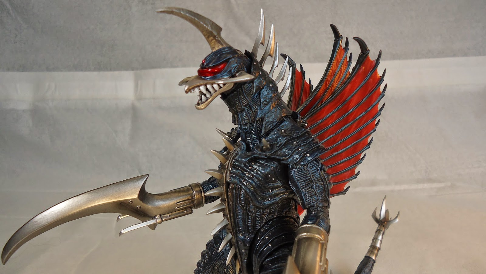 Import Monsters: Review: S.H. Monsterarts Gigan 2004