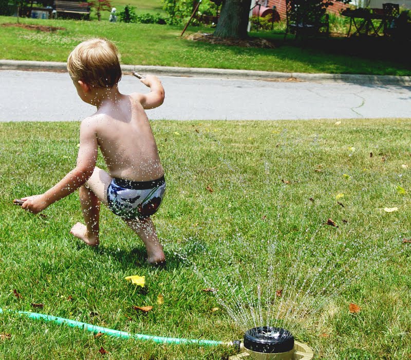 Life as Leah: Picture of the day: Sprinkler Time!!