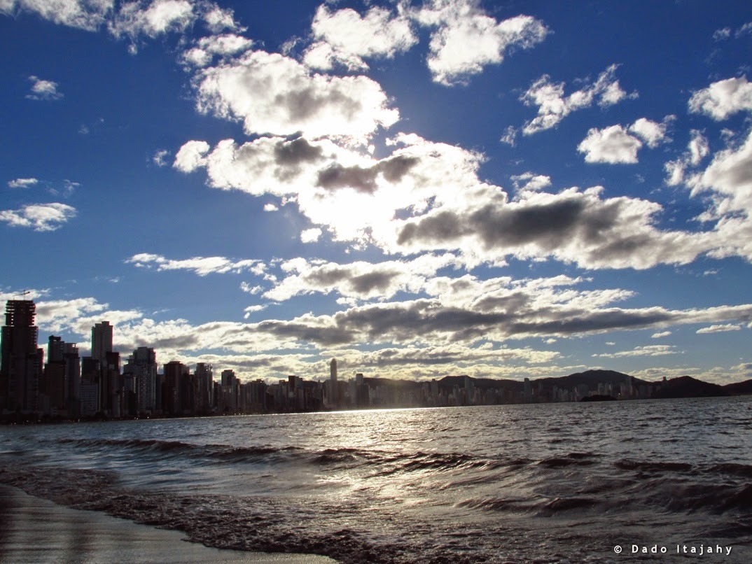 Balneário Camboriú SC: Barra Sul toda azul