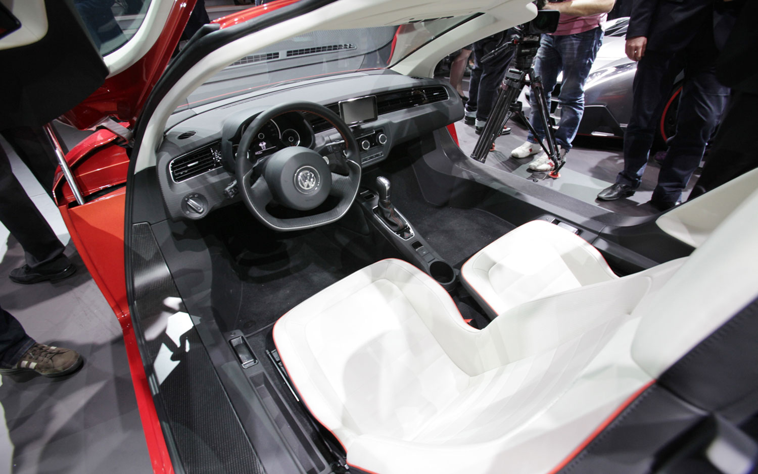 KWS CARS WALLPAPERS: Volkswagen XL1 Diesel Hybrid Prototype Wears Red ...