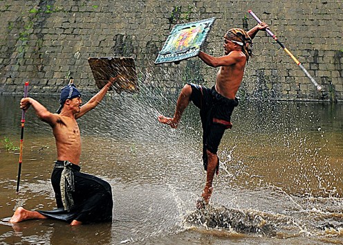 Pesona Sunset Lombok: Wisata Lombok Murah Lihat Tradisi Presean Khas Lombok