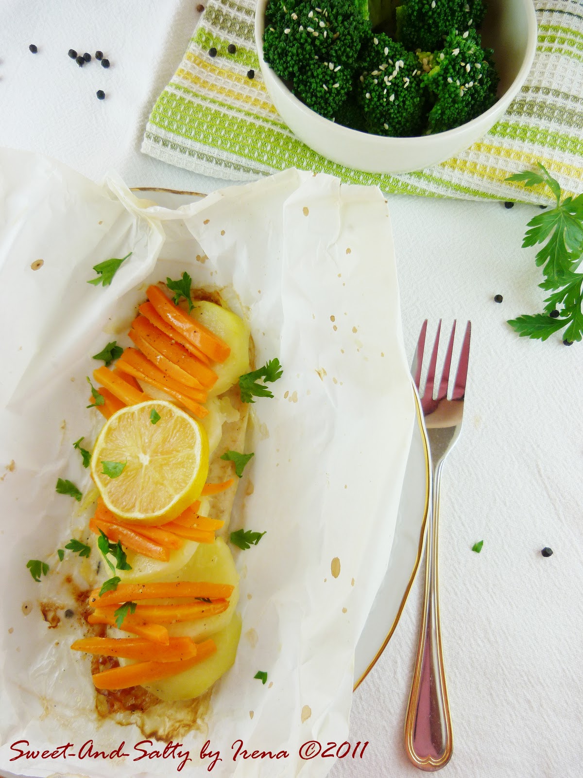 sweet-and-salty: Riba pečena u papiru/Baked Fish In Parchment Paper