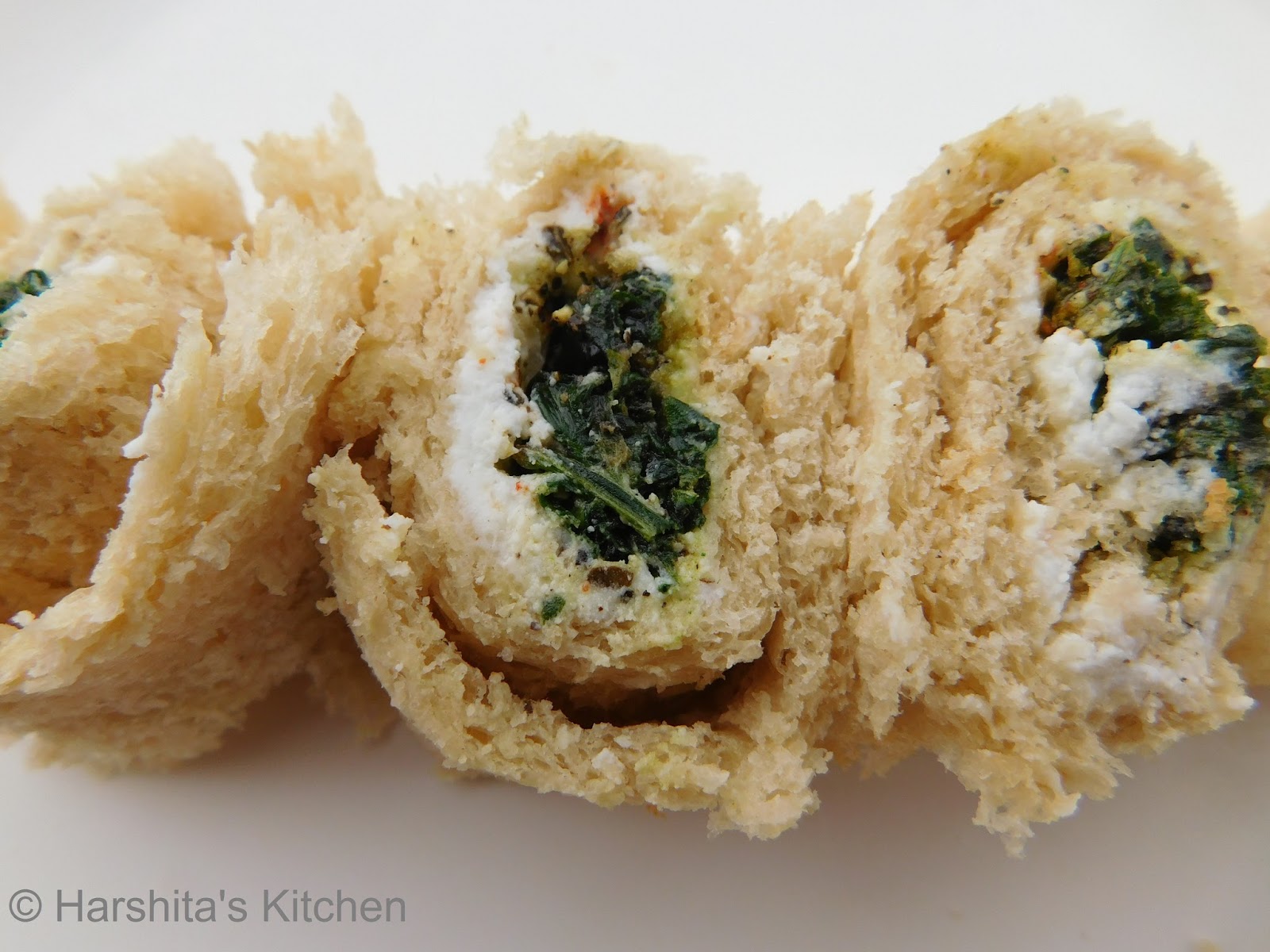 Cream Cheese and Spinach Bread Sushi - Harshita's Kitchen