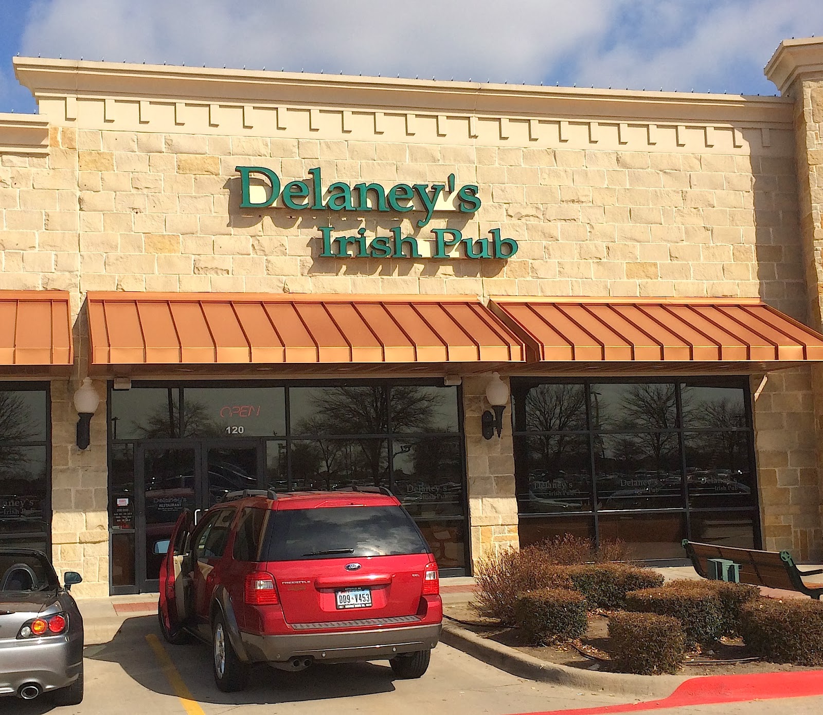 Livin The Good Life: Delaney's Irish Pub and Restaurant