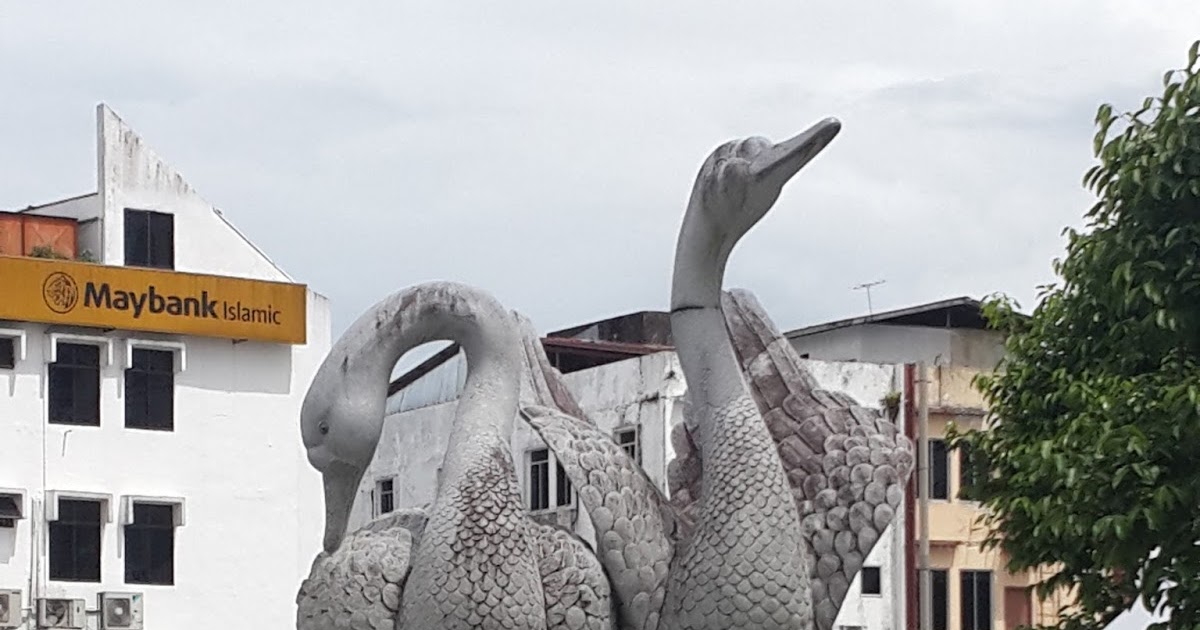 Interesting Corner of Me : Sibu Swan Statues & Street Art