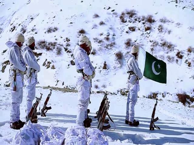 Pakistan Army Soldiers Offering Namaz In Siachen - All About Pakistan ...