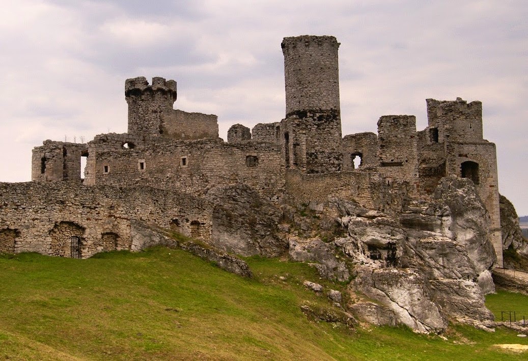 W mroku historii: Świat w ruinach - Ogrodzieniec (Polska)