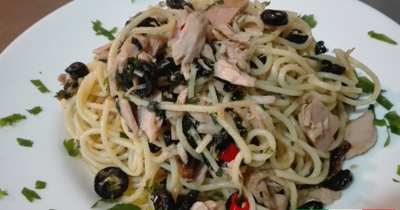 La Cucina di AndreA: SPAGHETTINO PICCANTE TONNO OLIVE PREZZEMOLO