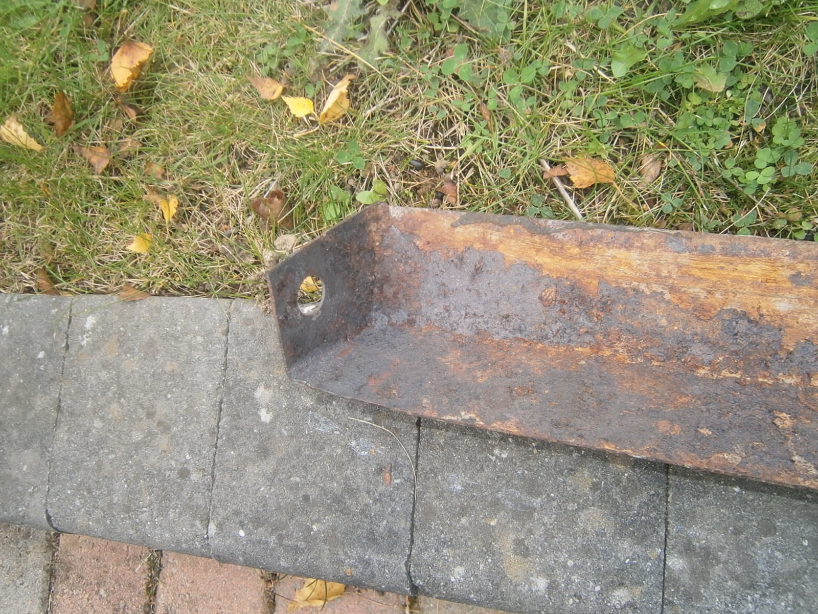 Lotus Excel Restoration: Installation of rear seatbelts Securon 200