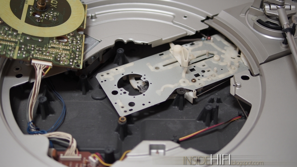 Inside Hi-Fi: Technics SL-QX200 (SL-QX200-SEi)