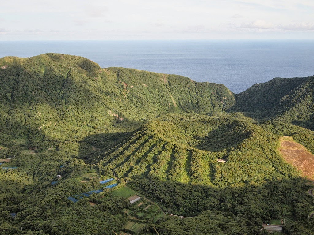 Aogashima, la isla japonesa que es un volcán y tiene casi 200 ...