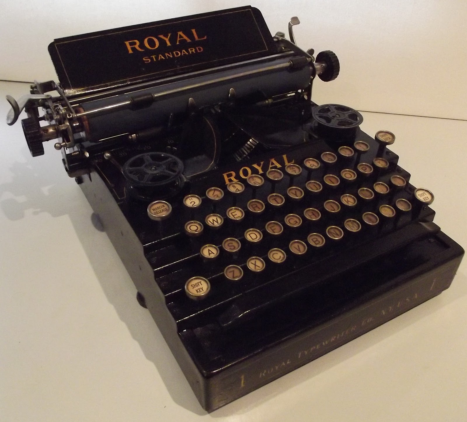 oz.Typewriter: The Sorry Saga of the Royal Standard 1 Typewriter
