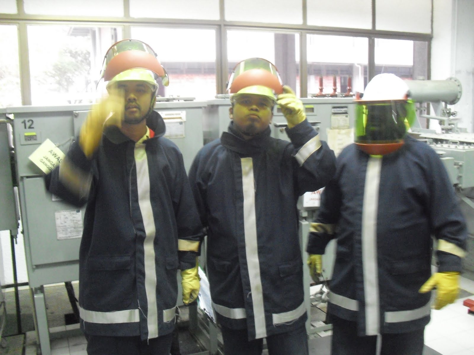 cerita-ceriti indahnya keluargaku: kalo nak jadi chargeman BO...