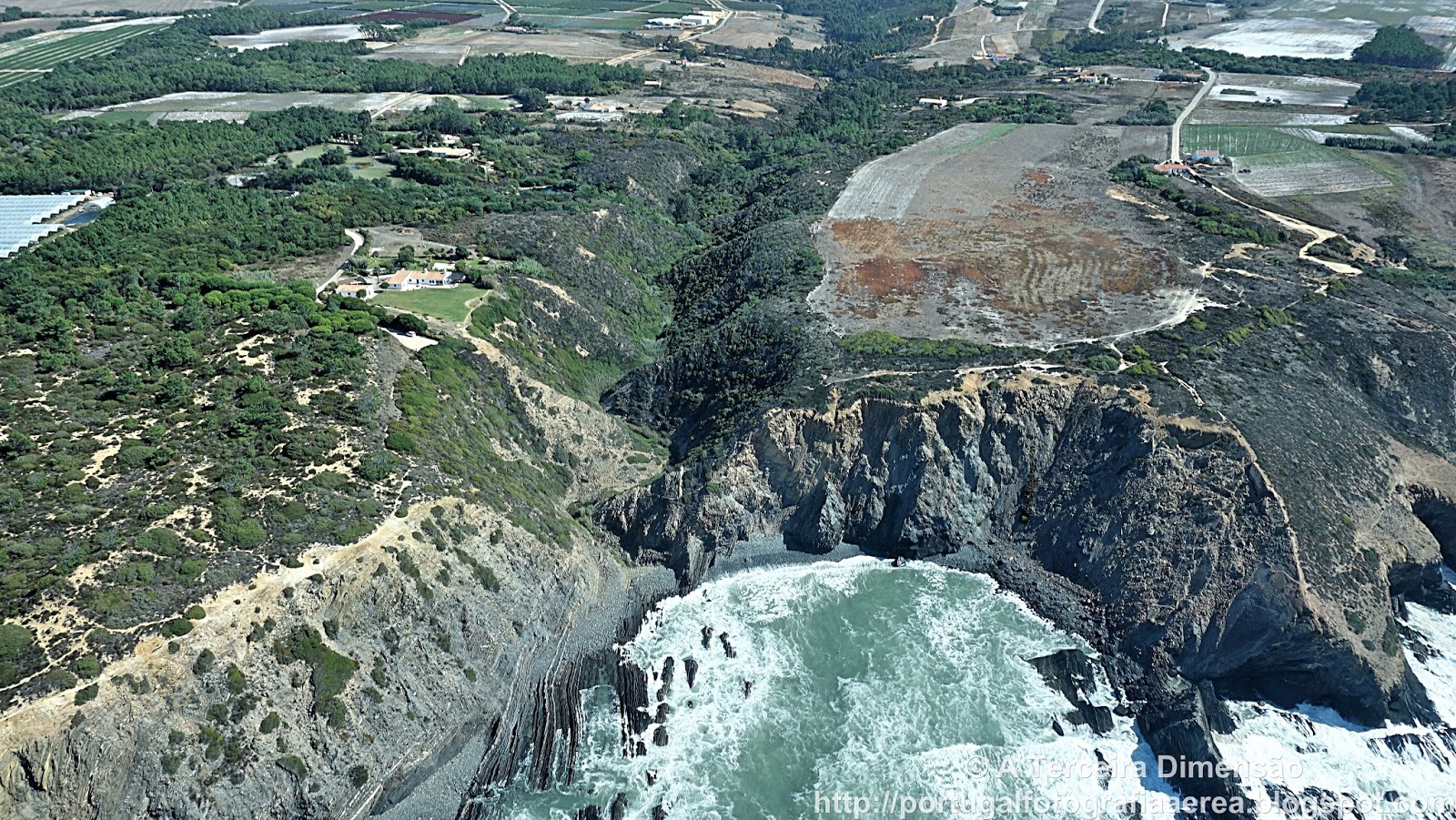 A Terceira Dimensão: Praia da Quebrada (Rogil)
