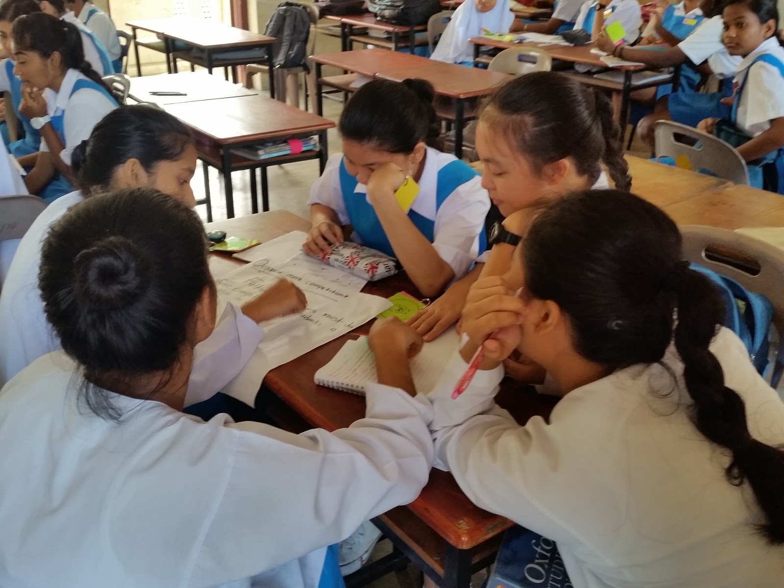 ENGLISH VIBES: Peer Correction Activity for Writing Lesson