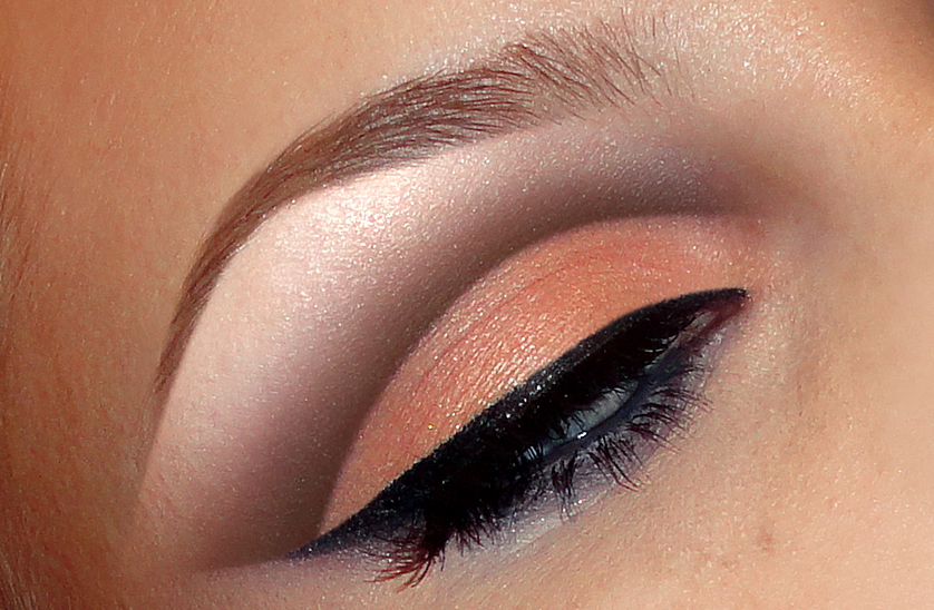 Sultry Silver Cutcrease Eye Makeup Tutorial | Lipstick Alley