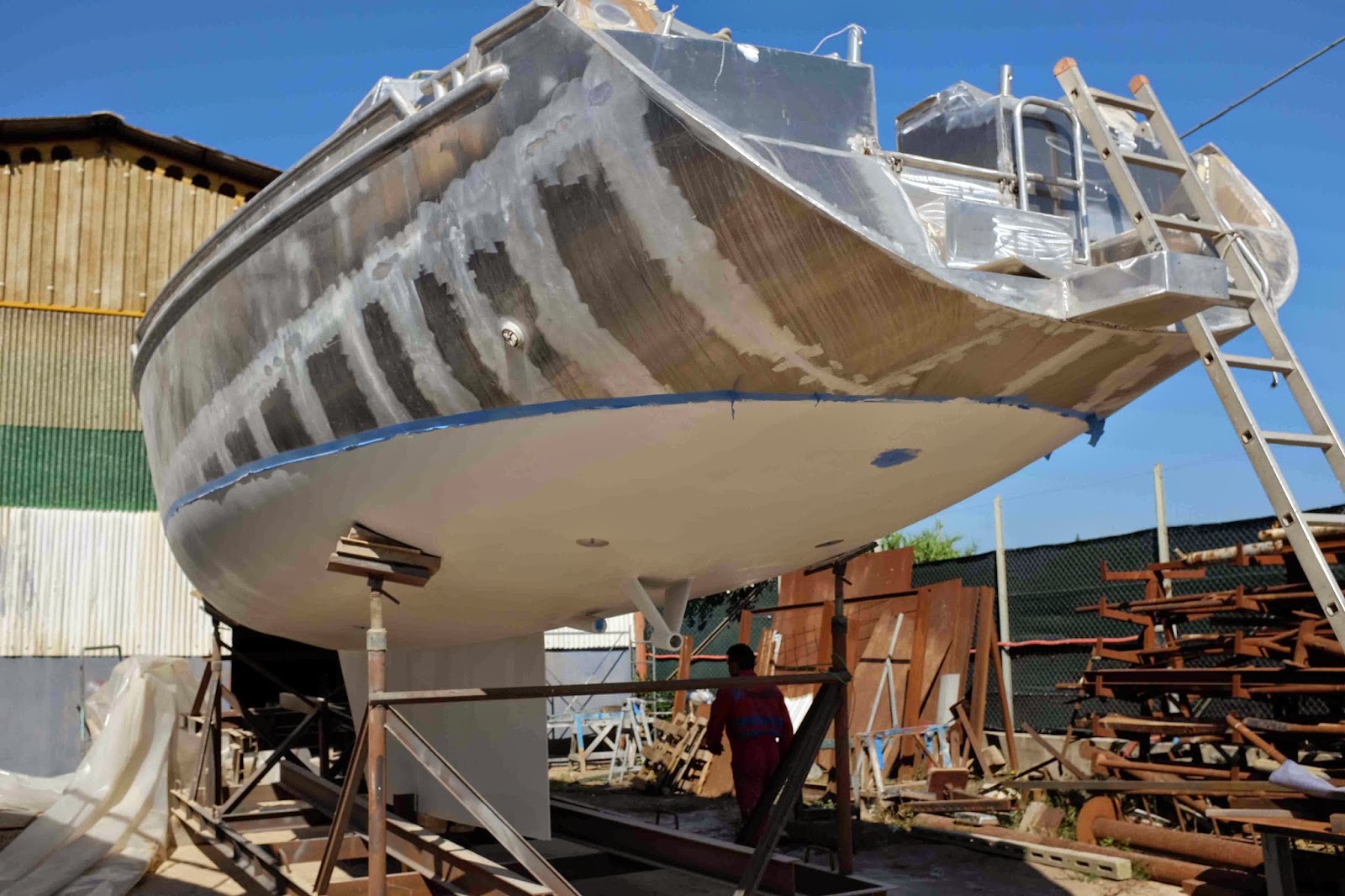 OndaNera: Hull, Topsides and Deck