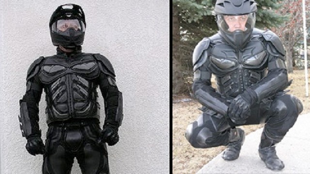 Terinspirasi dari Kostum Batman Jaket Motor Anti Peluru ini Tercipta ...