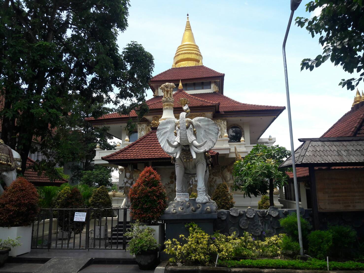 Puja Mandala Lambang dari Kerukunan Umat Beragama di Bali - Rilstory