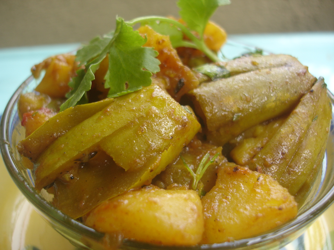 Bihar ki rasoi se: Alu-parwal(pointed gourd) ki sabzi