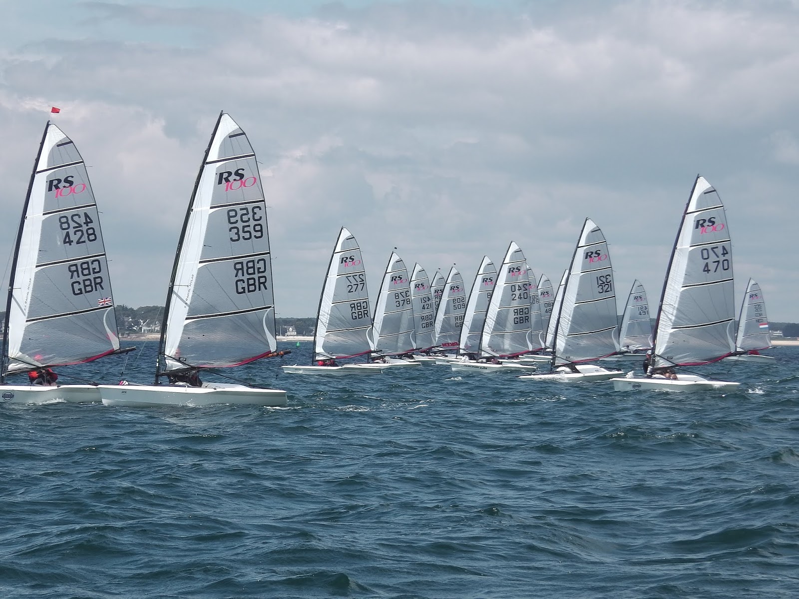 Championnat d’Europe RS 800 à Carnac cette semaine, près de 100 bateaux ...