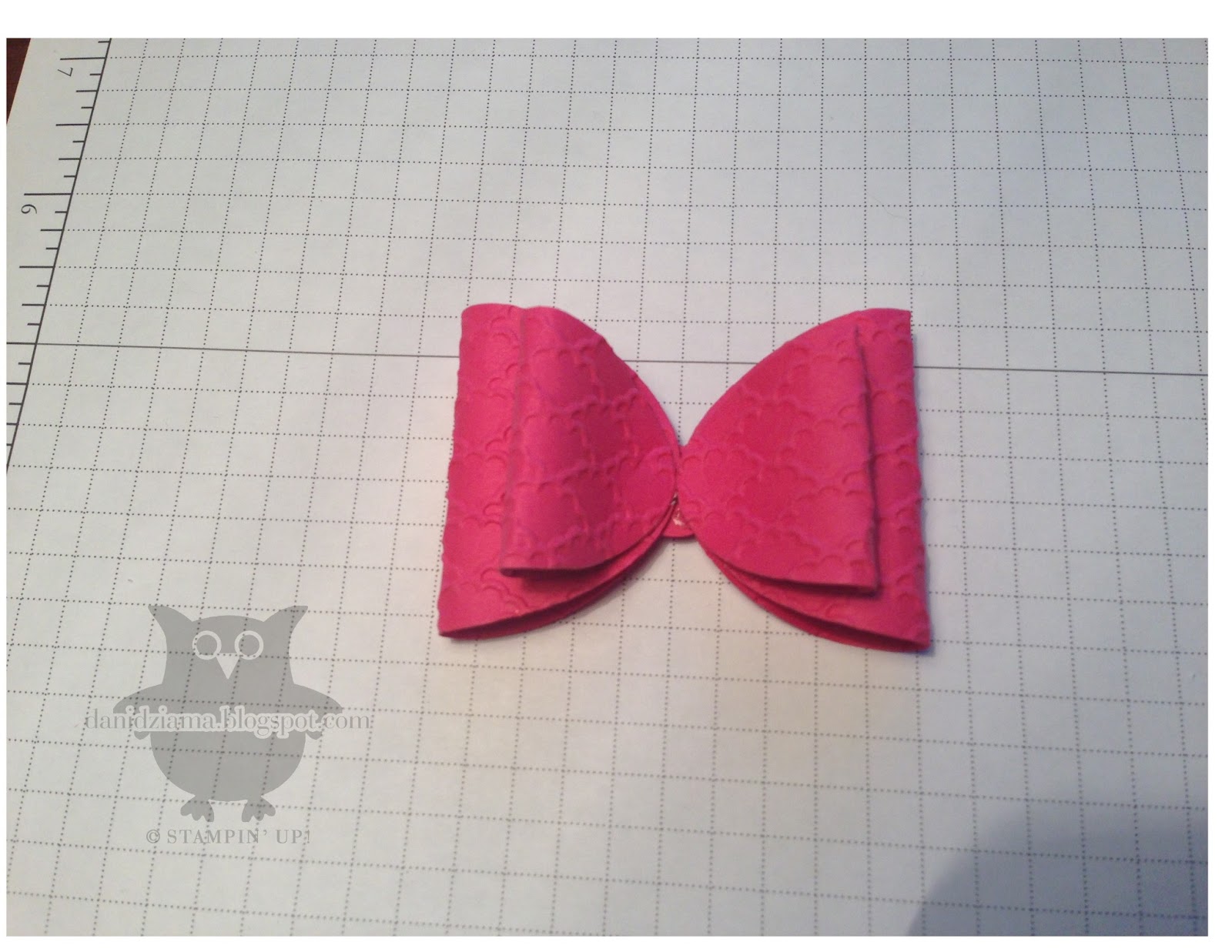Dani's Thoughtful Corner: Paper Bow Tutorial