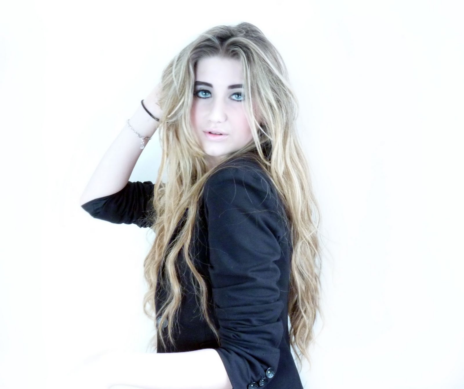 Teclye Christy News: Armani Privé PROMO MODEL: Teclye Christy