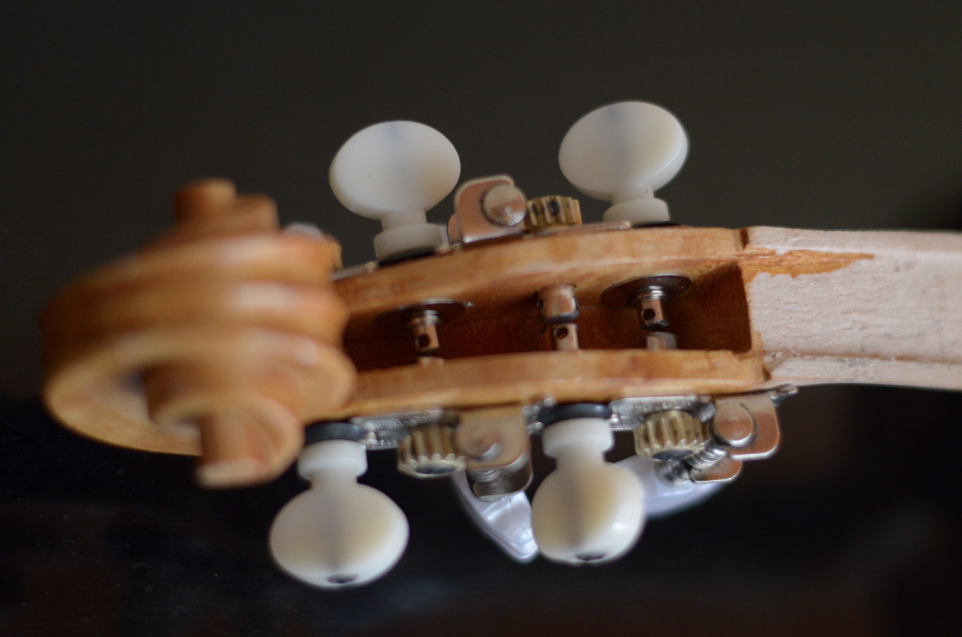 Converting a violin to a Hardanger Fiddle: Filling the pegbox