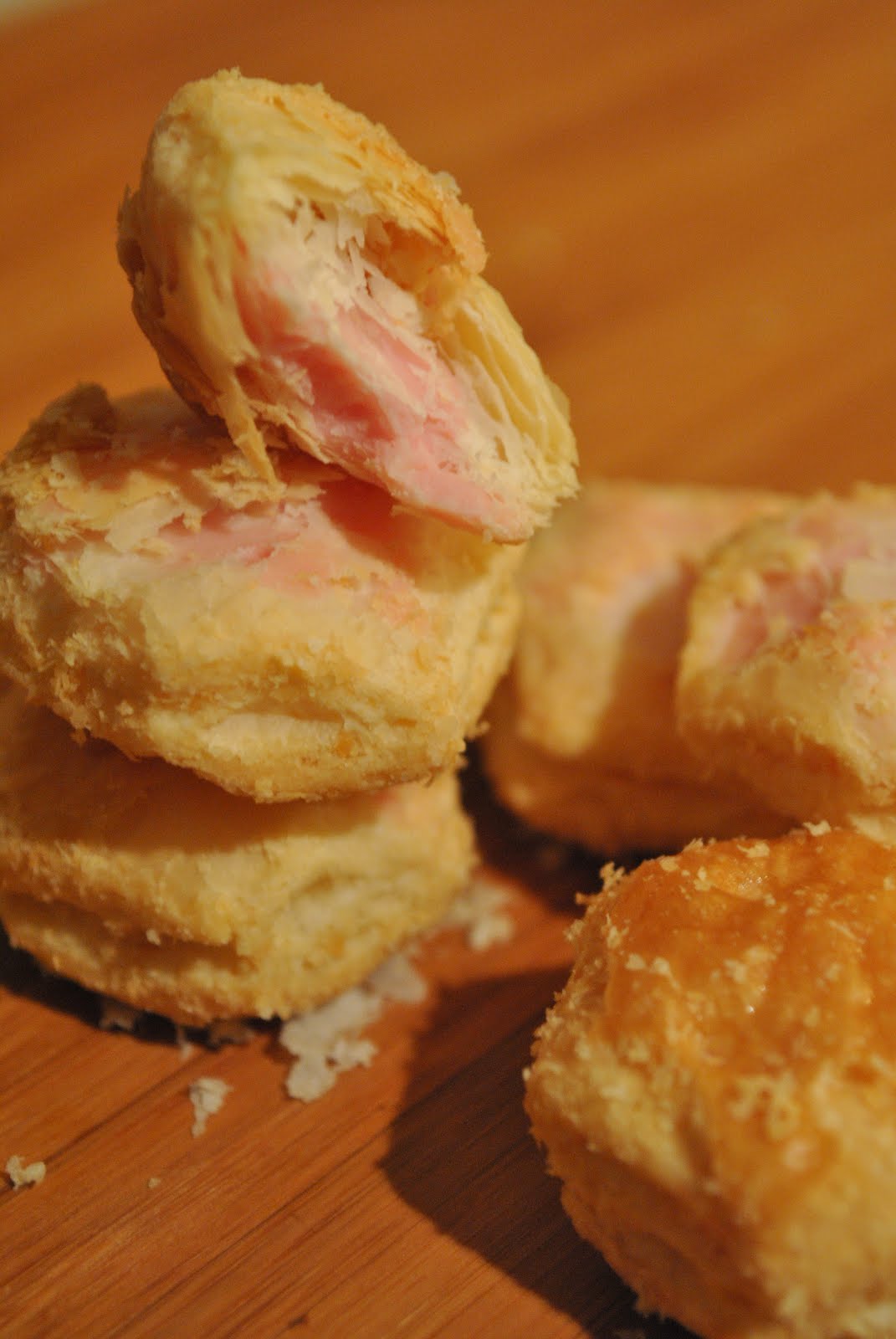 Foodette Reviews: Lotte "Pie no mi" Strawberry Cheesecake Mini Pies