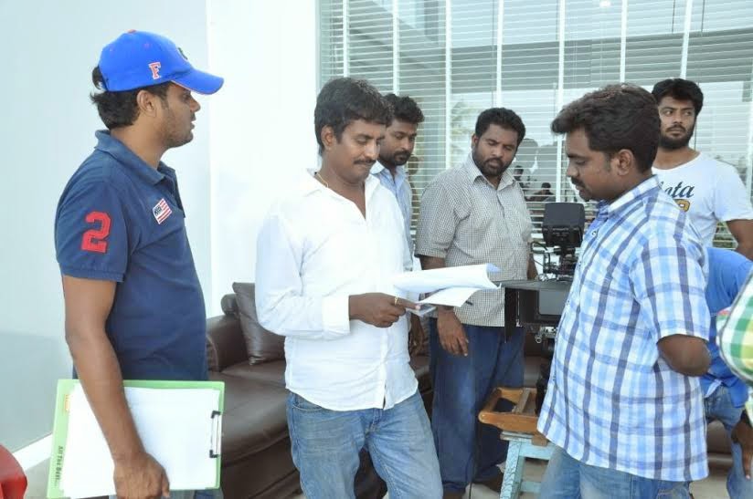 Actor Vimal Oru Oorla Rendru Raja Movie Stills - Cine Gallery