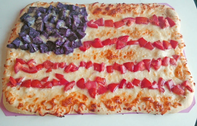 Celebrate July 4th with a festive homemade pizza. This pizza is so fun ...