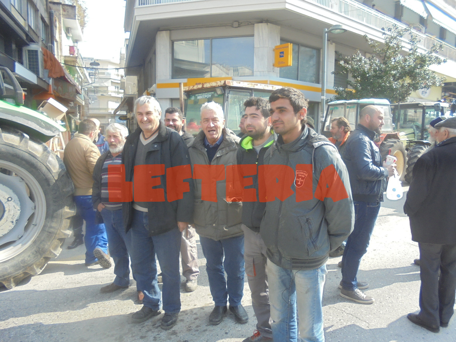 ΛΕΥΤΕΡΙΑ: ΑΓΡΟΤΕΣ ΚΑΤΕΛΑΒΑΝ ΜΕ ΤΡΑΚΤΕΡ ΤΟ ΚΕΝΤΡΟ ΤΗΣ ΚΑΤΕΡΙΝΗΣ (ΒΙΝΤΕΟ ...