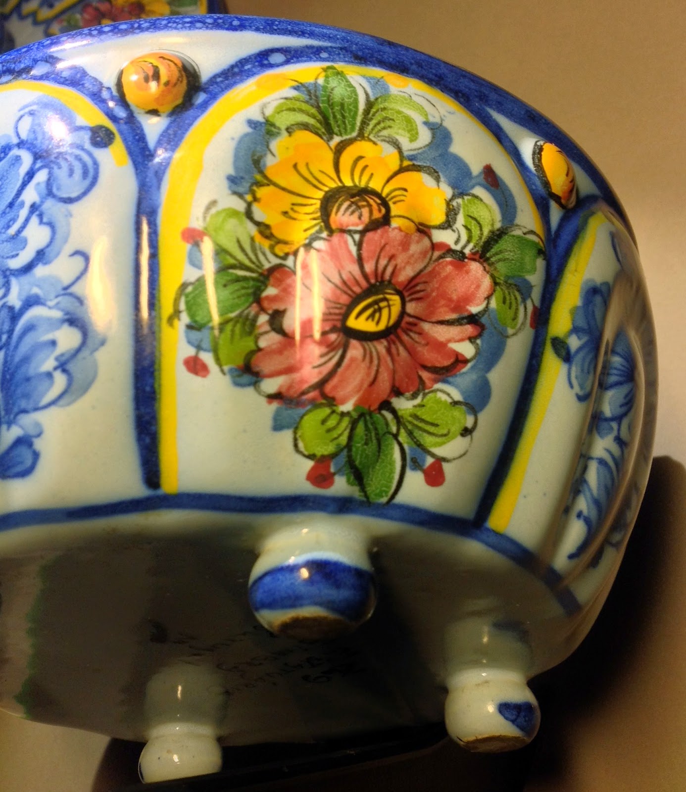 Velhariastralhasetraquitanas: Bomboneira policromática da Estatuária ...