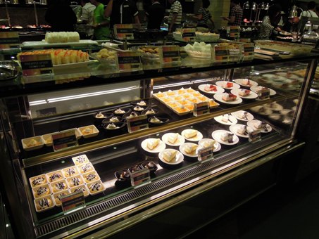 the seasoned first timer: Pig Out Day at Buffet 101