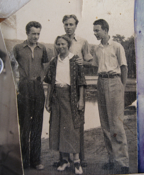 NOTICIAS Y EFEMERIDES MUSICALES Y DEL CINE: MUERE TOSHI SEEGER, ESPOSA ...