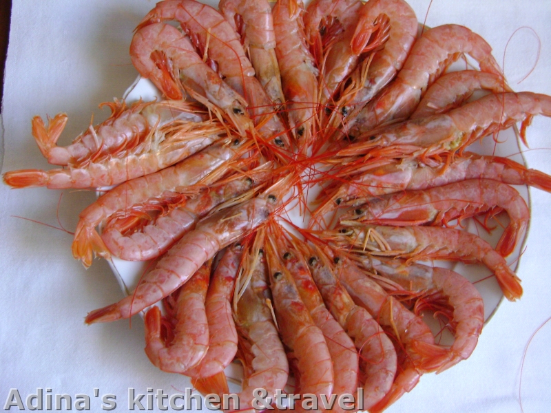 Adina's kitchen & travel: Creveti cu usturoi