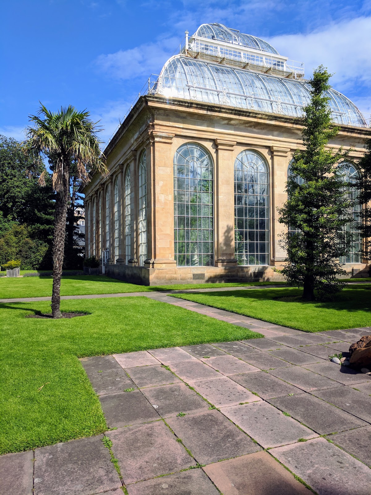 Is The Royal Botanic Garden Edinburgh Worth Seeing in the Summer?