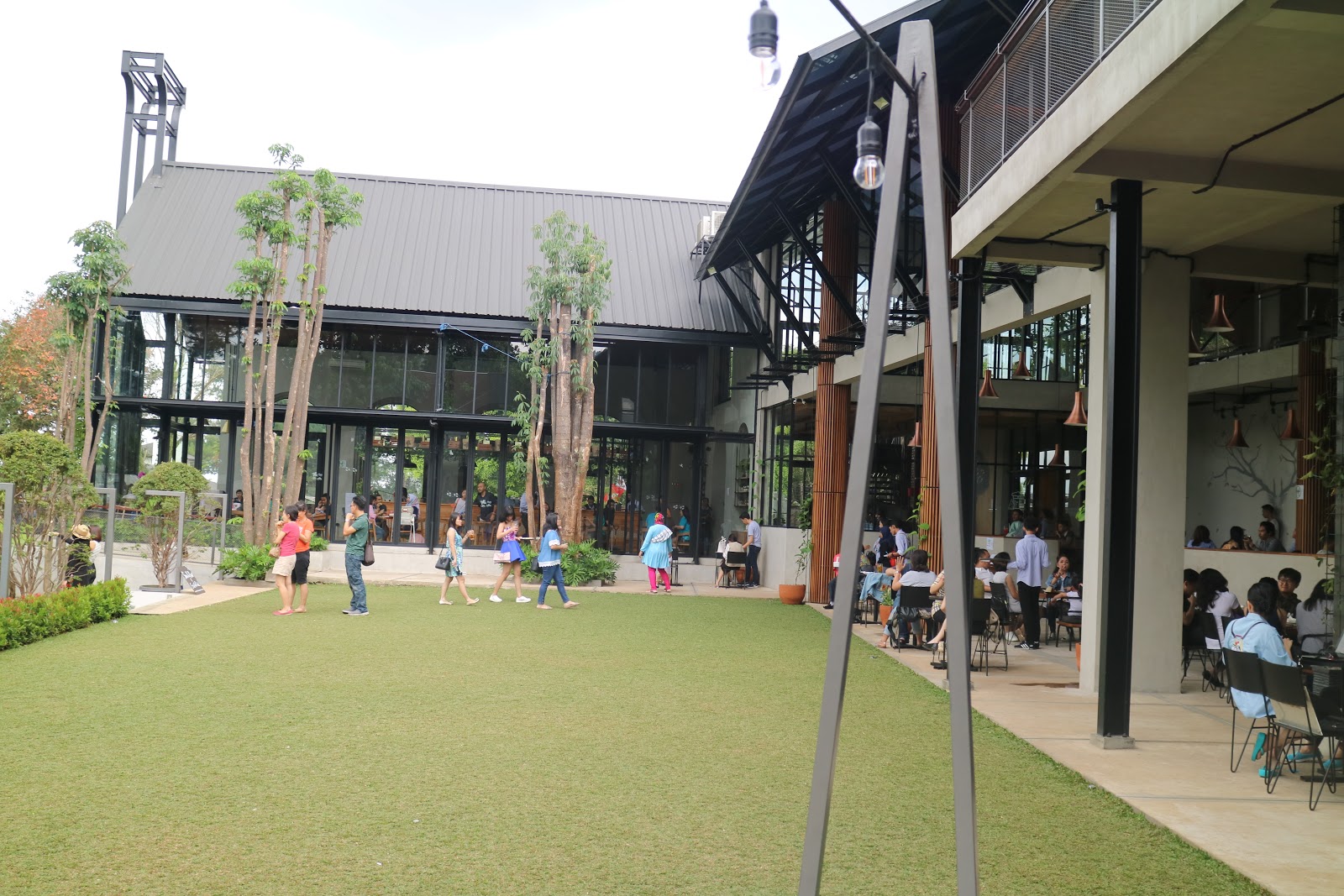 CAFÉ BARU DI BANDUNG: KALPA TREE RESTO CIUMBULEUIT